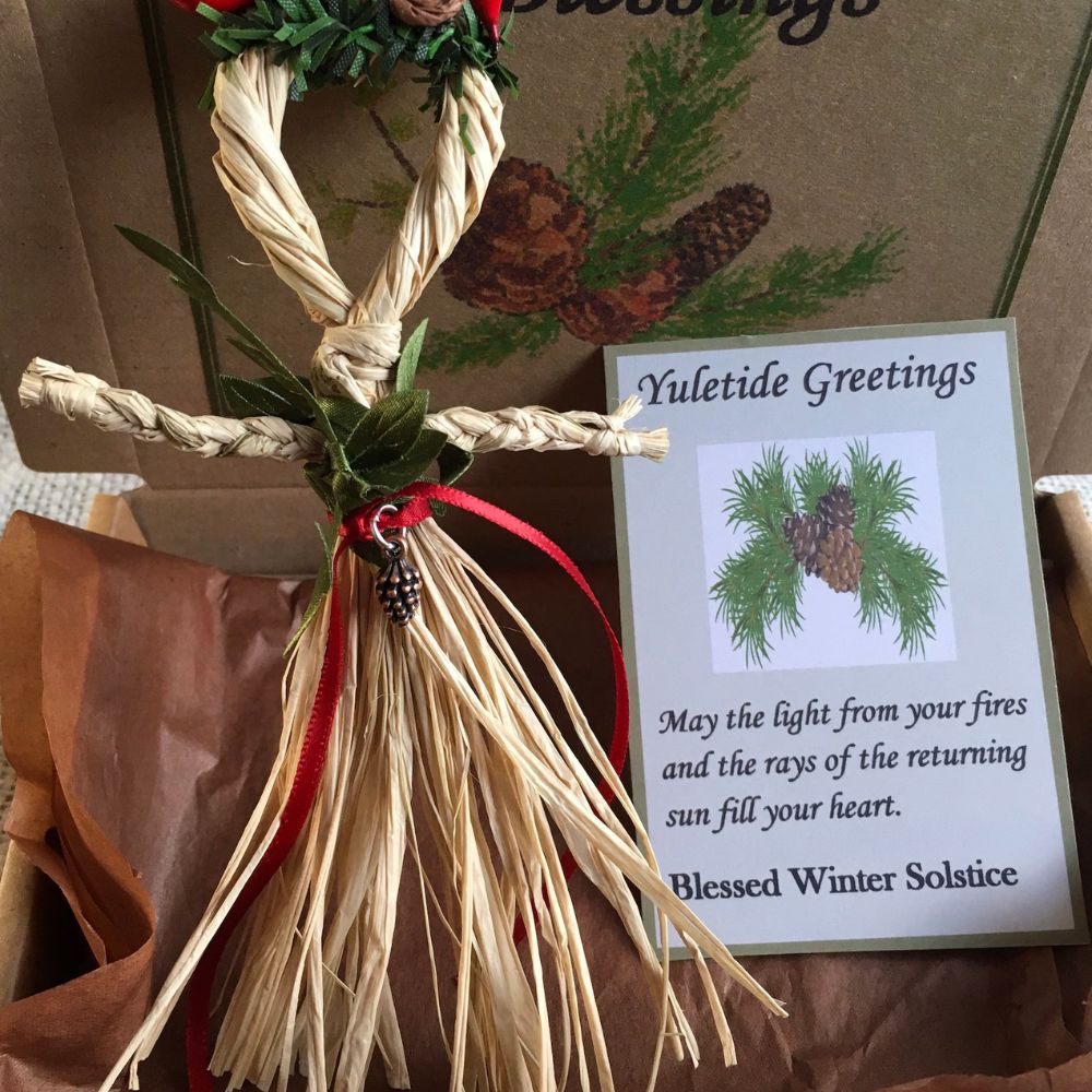 13 Yule Decorations for a Traditional Witchy Home